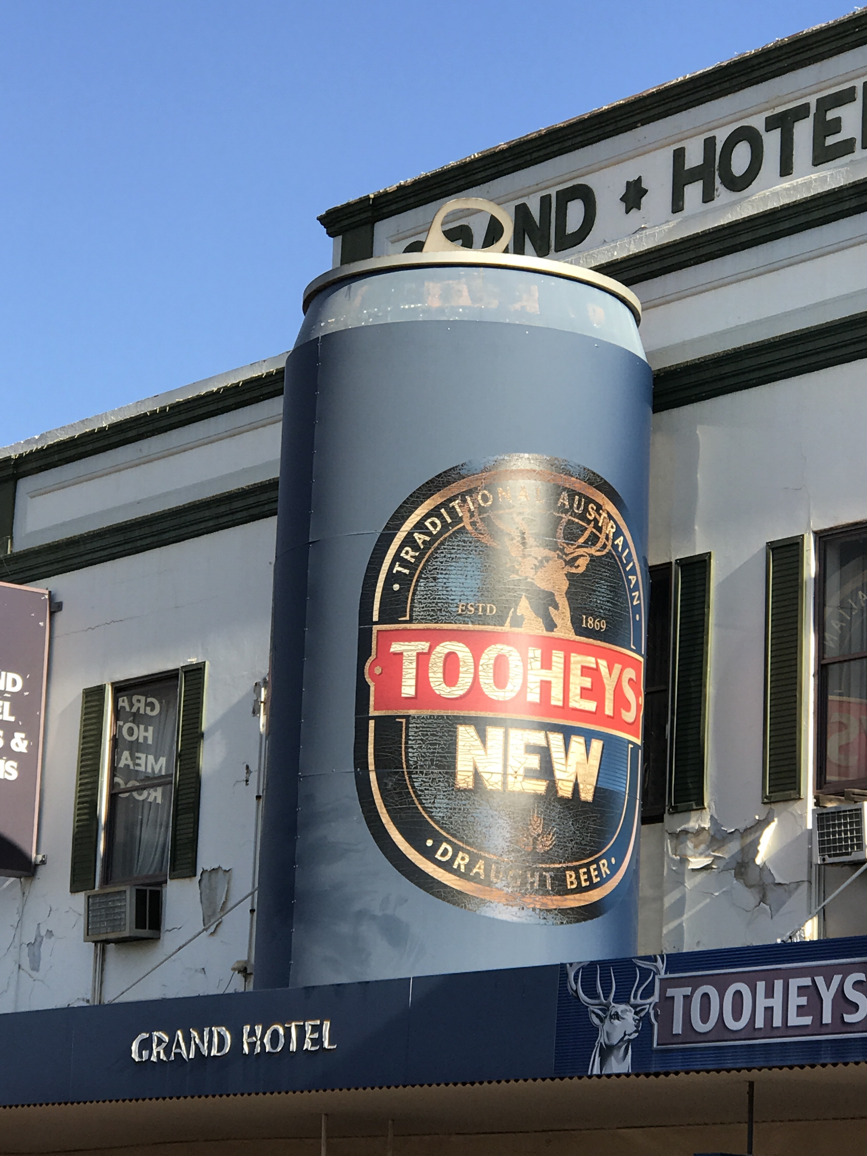Cobar, home of the Big Beer Can – Pandemic Roadtrip