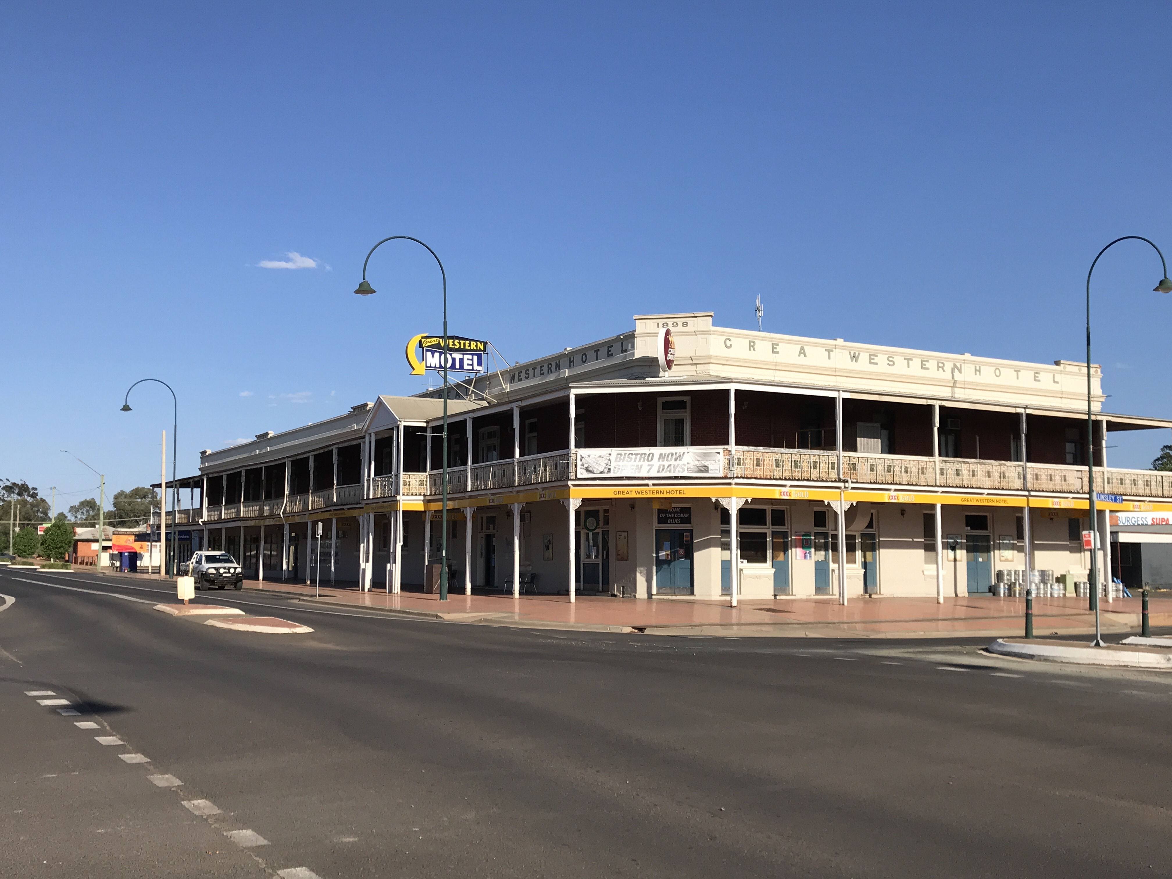 Cobar, home of the Big Beer Can – Pandemic Roadtrip